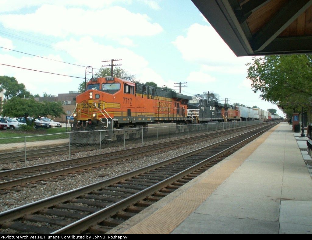 BNSF 7717 Thunders West